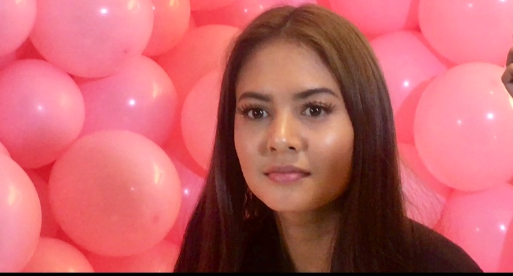 Aurelie Moremans Suka Wangi Bunga